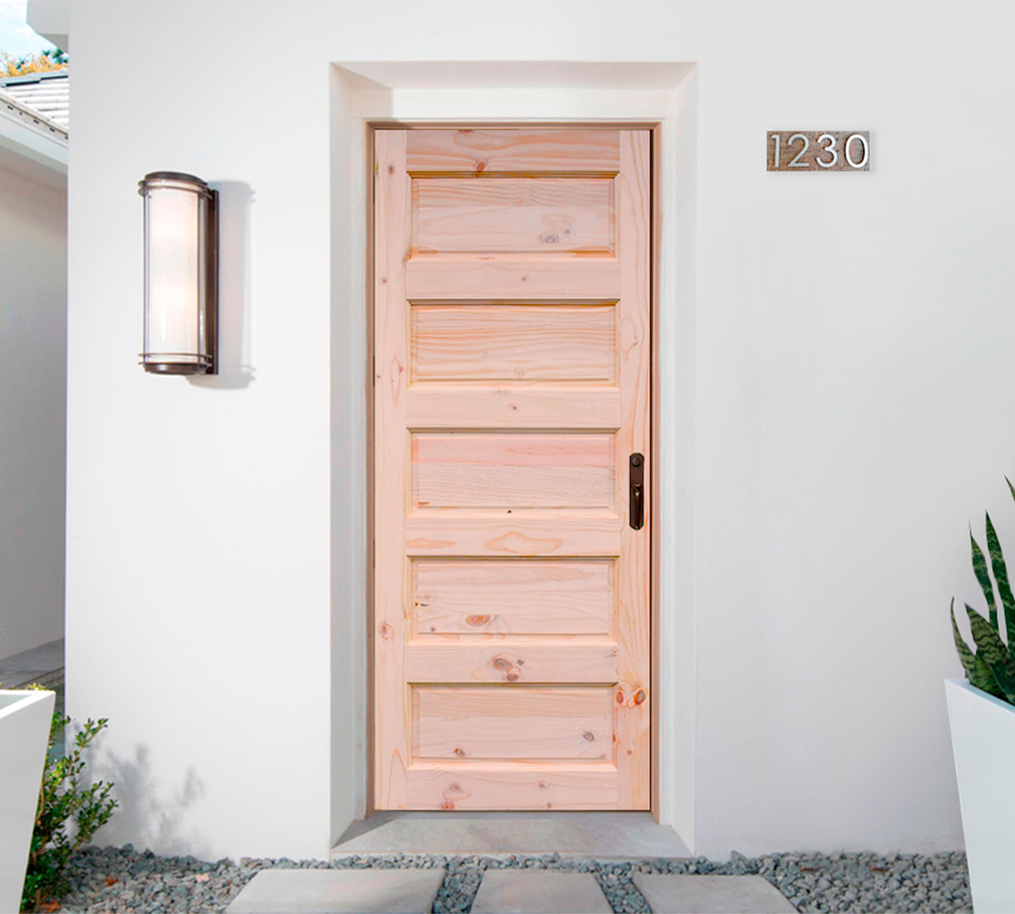 Puerta pino radiata Alcalá 5 paneles nudosa 85x210 cm | Easy.cl